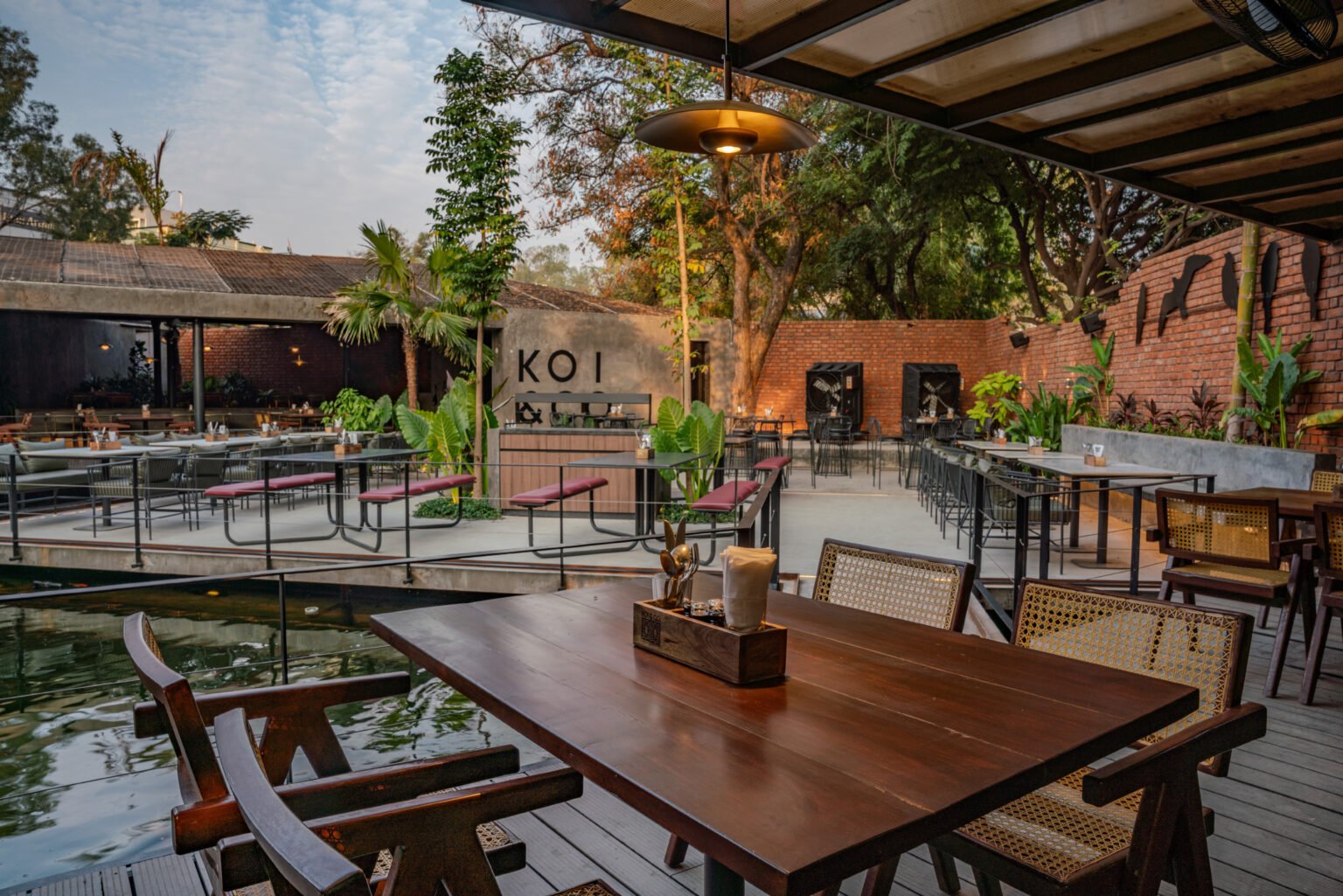 KOI & CO. BAR AND KITCHEN – urbannarratives